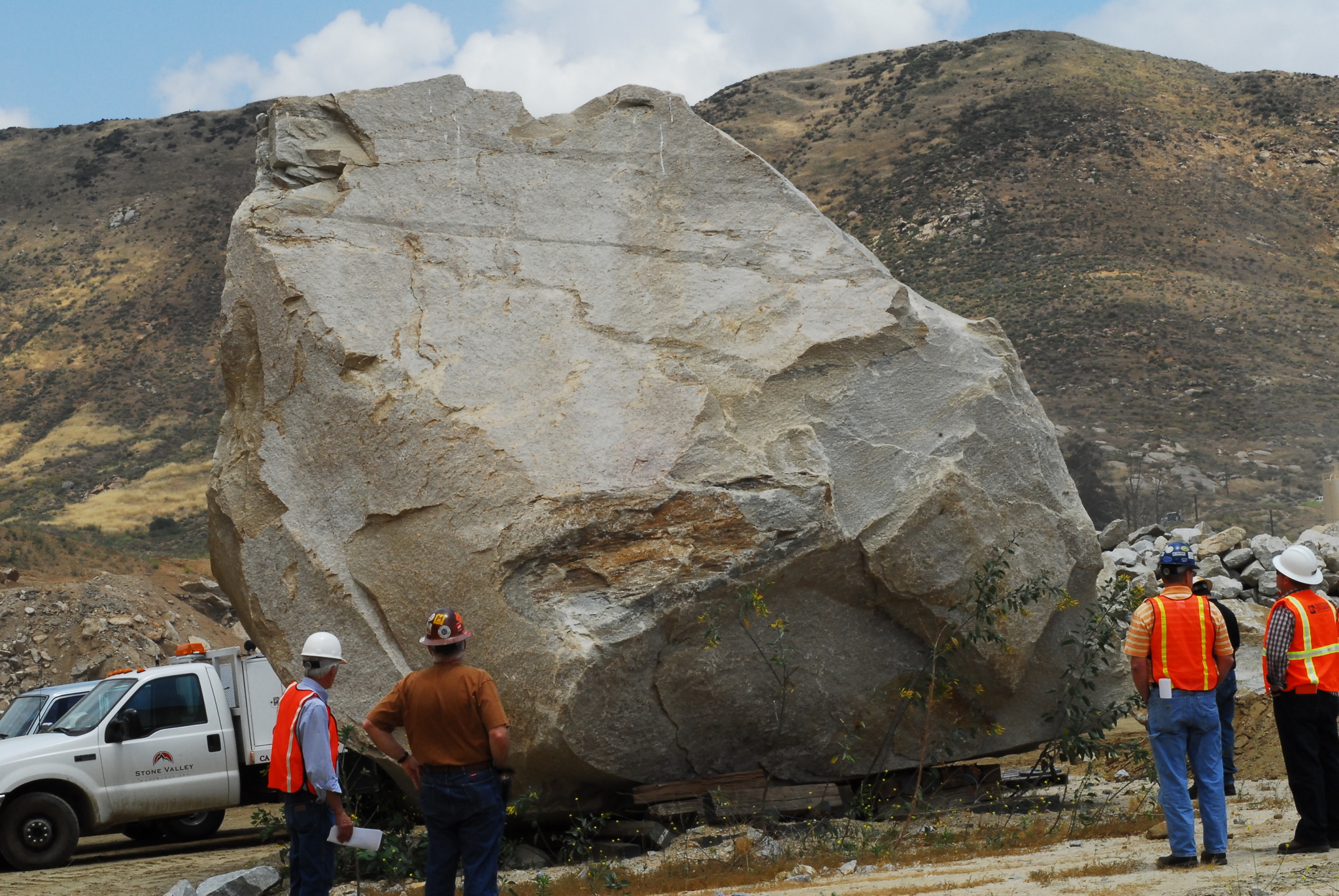 Michael Heizer’s "Levitated Mass" Sculpture | LACMA - HD Geosolutions